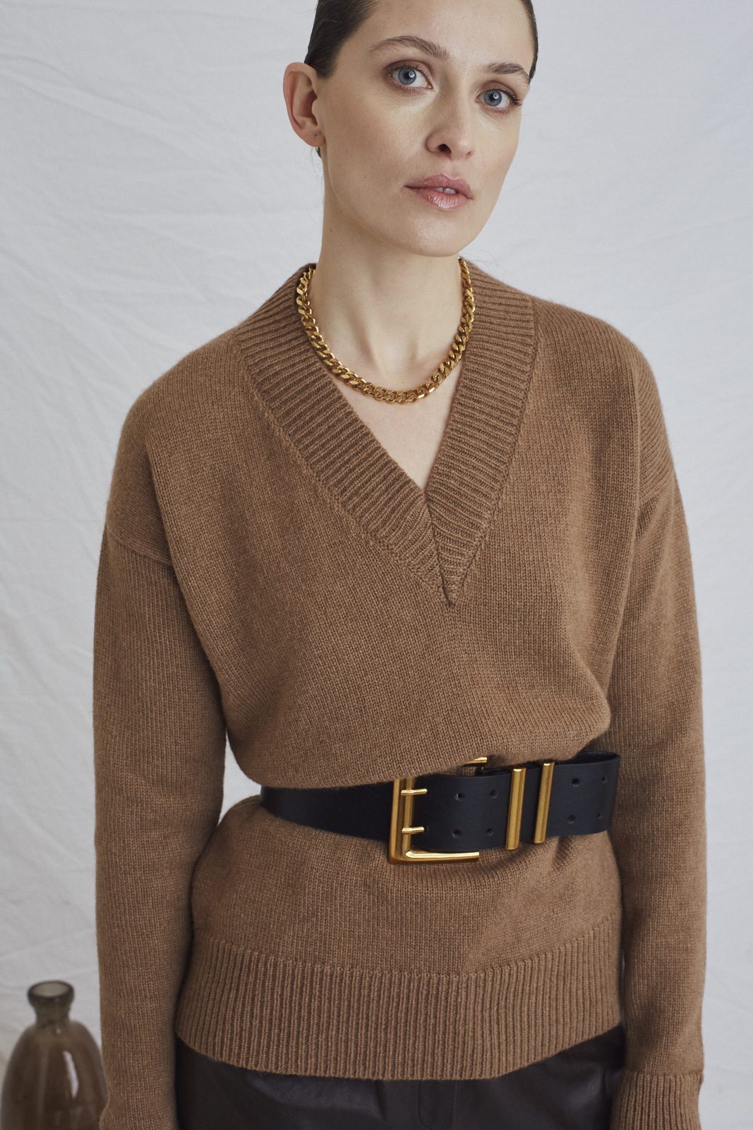 New York V-neck from Babycamel wool, Brown - Ami Amalia Luxury Knitwear